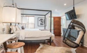 Shabby Chic Studio Loft - Chi Renovation & Design